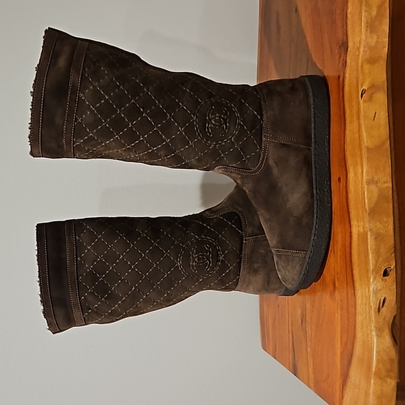 CHANEL | Shoes | Chanel Interlocking Cc Quilted Shearling Boots | Poshmark